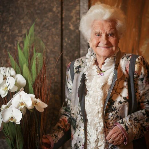 "OMA ELLA" Sensation: Die 104-jährige "Oma Ella" will zum "smago! Award 2014" am 26.11. im "MOA ...