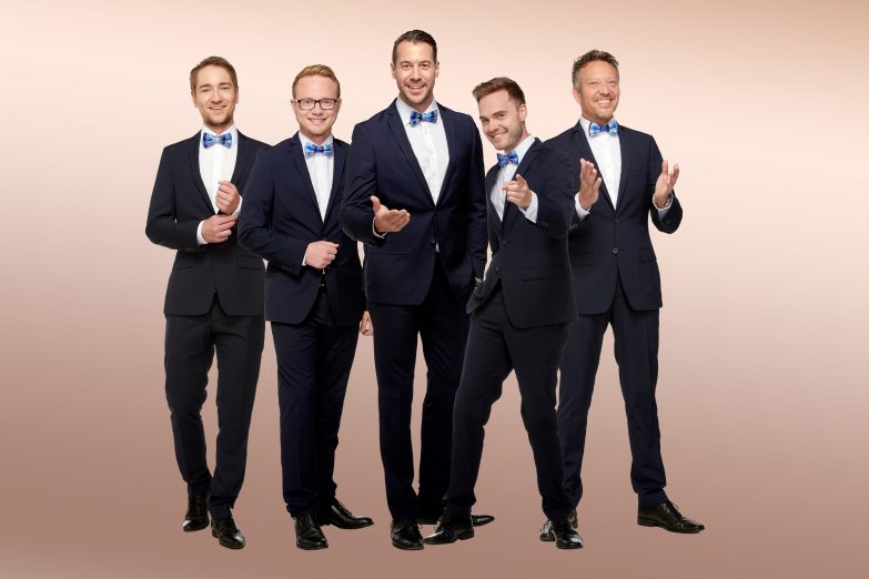 STIMMEN DER BERGE Ihr „Deutsches Gold“ erobert auch die Album Charts in Österreich und in der ...