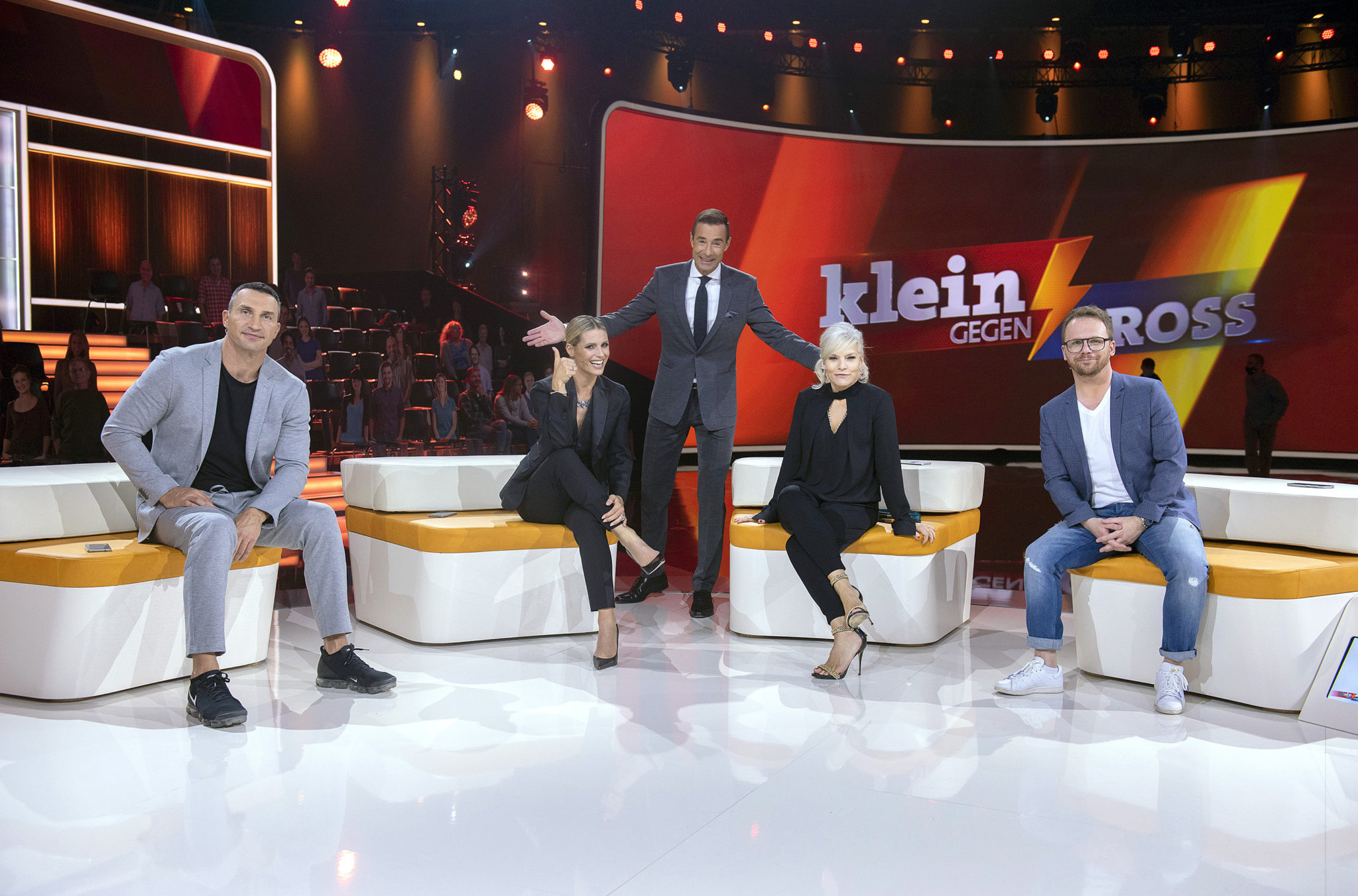 INA MÜLLER u.a. Heute (21.11.2020) in der Sendung „Klein gegen Groß“ zu ...