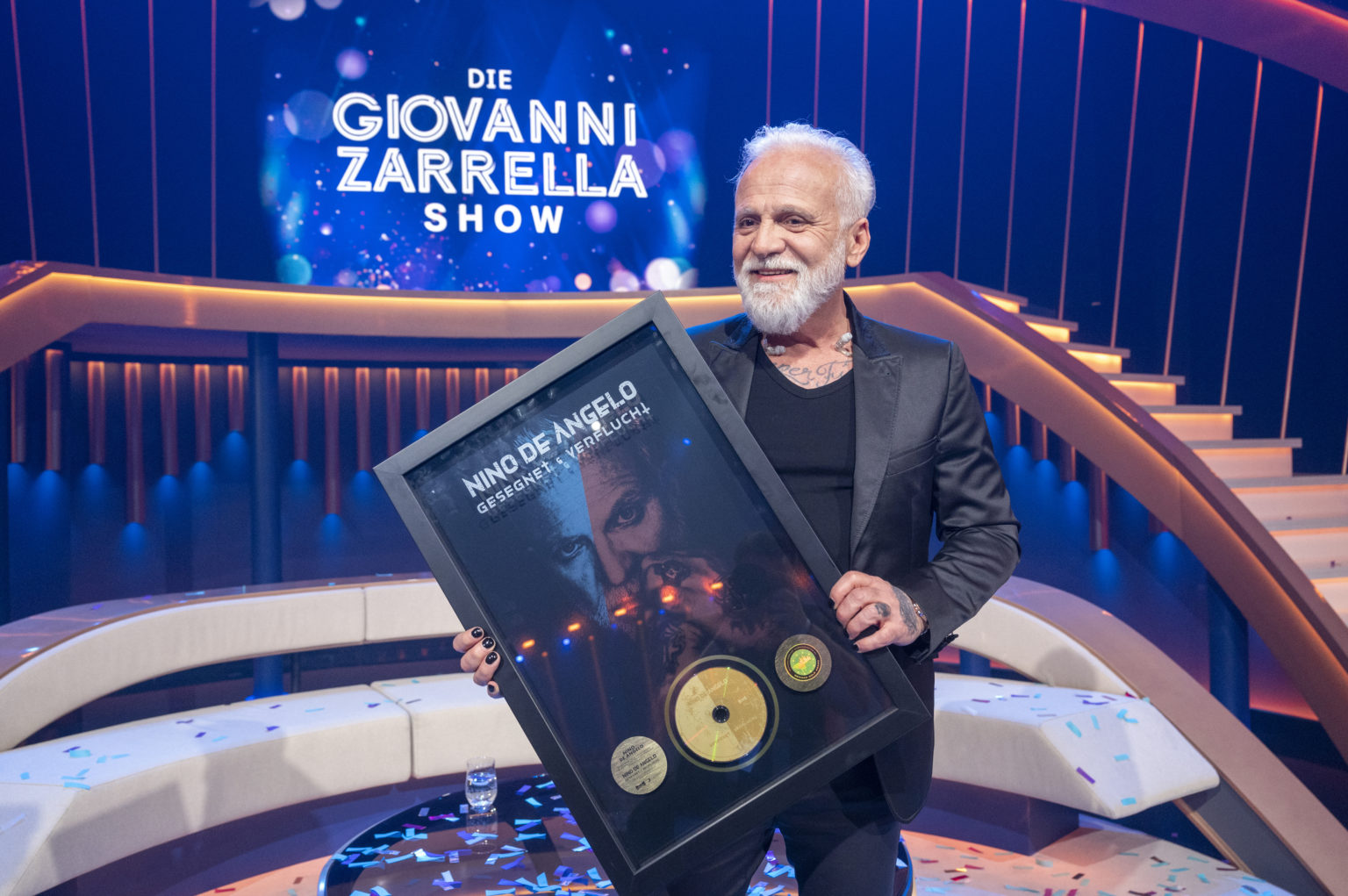 NINO DE ANGELO GOLD-Award für „Gesegnet & Verflucht“ in der „Giovanni ...