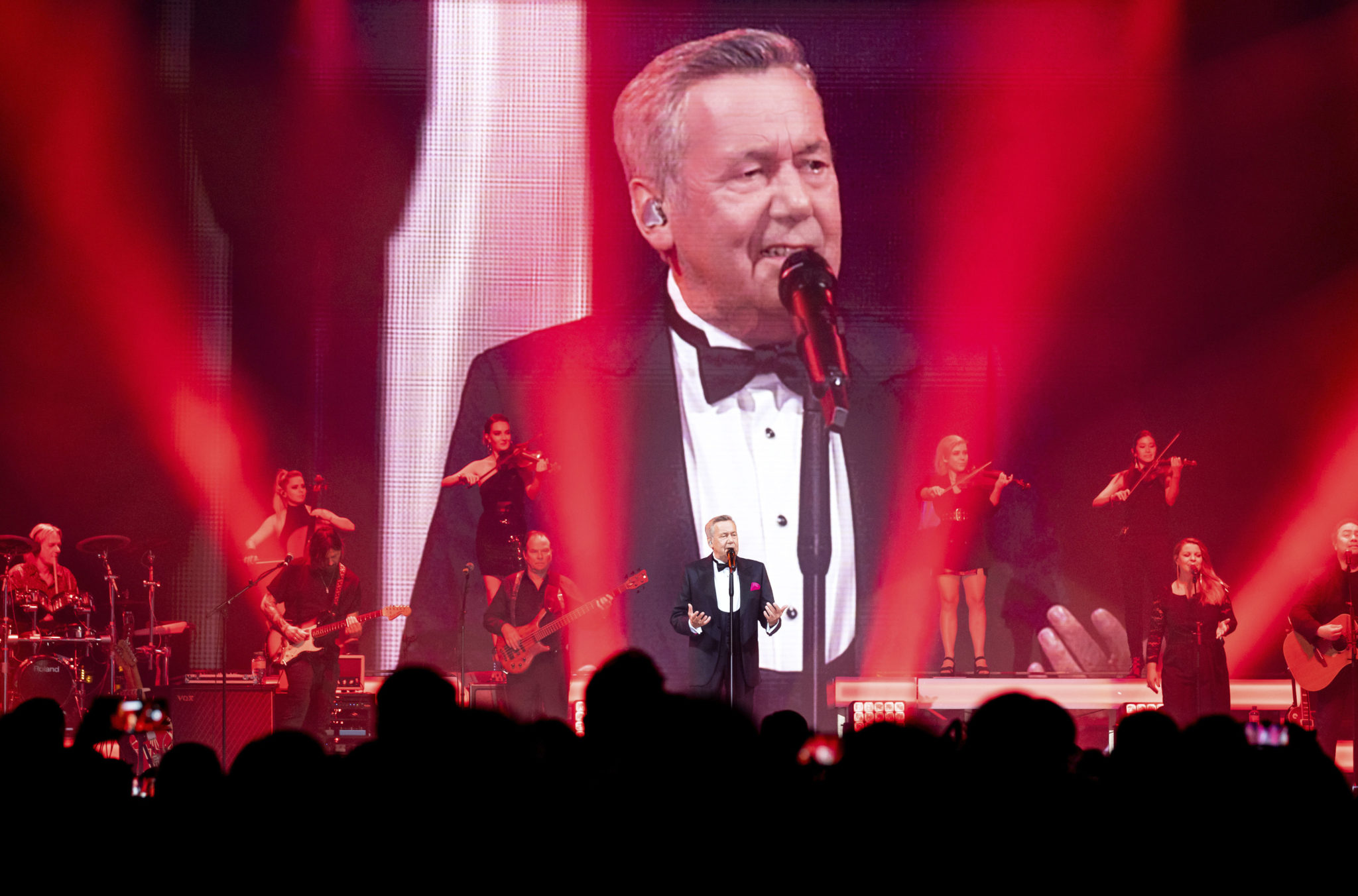 ROLAND KAISER Roland Kaiser zeigt Video zu „Du, deine Freundin und ich“! – Smago