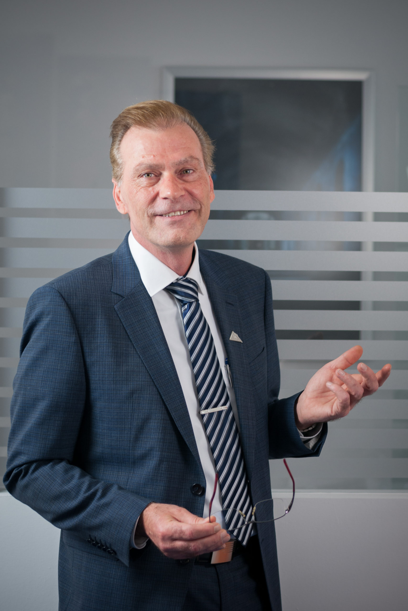 STEFAN MOLL 30 Jahre Stefan Moll – … und er sagt „Servus“ !!! – Smago