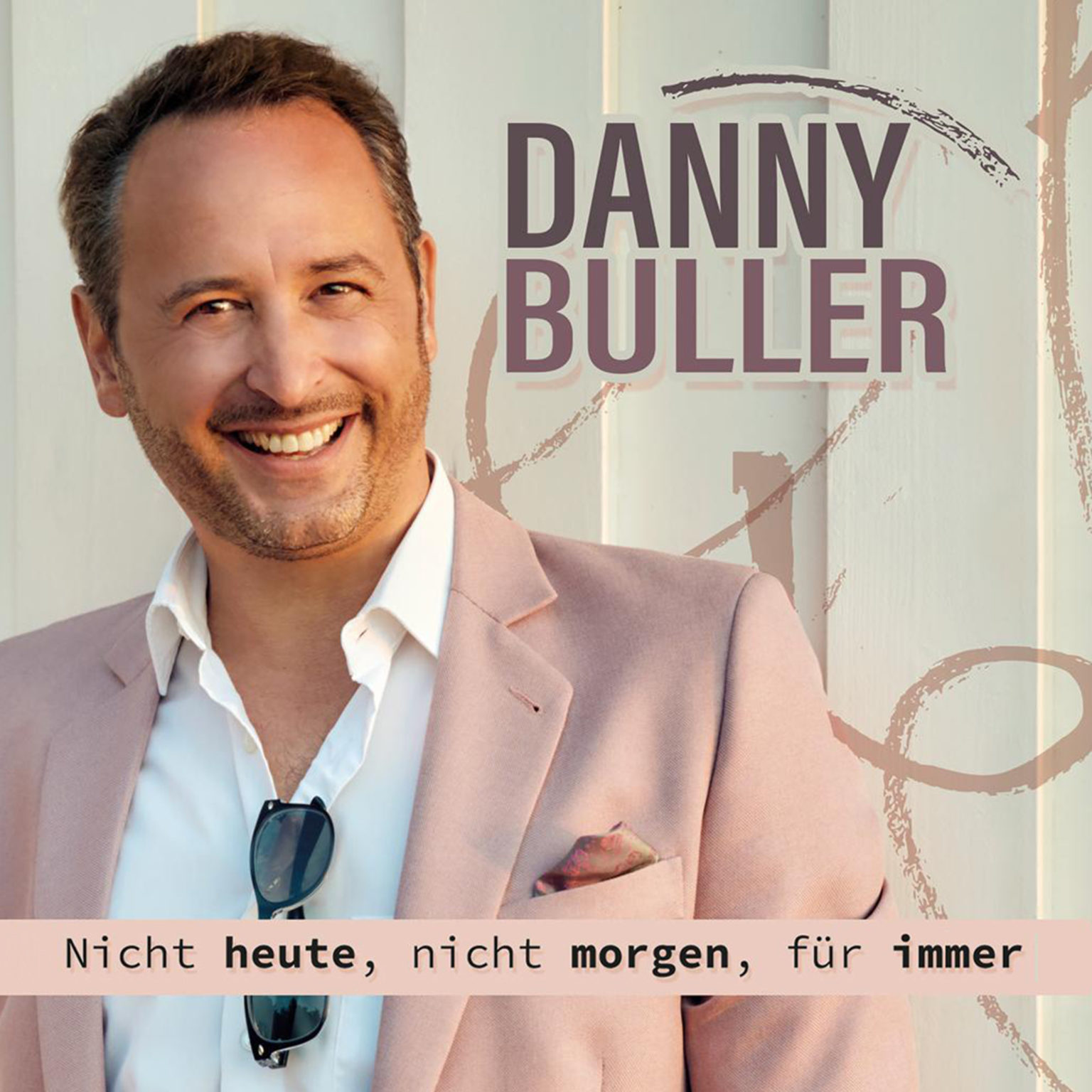 DANNY BULLER Mit dem Titel „Viva l’amore“ kündigt er das kommende Album ...