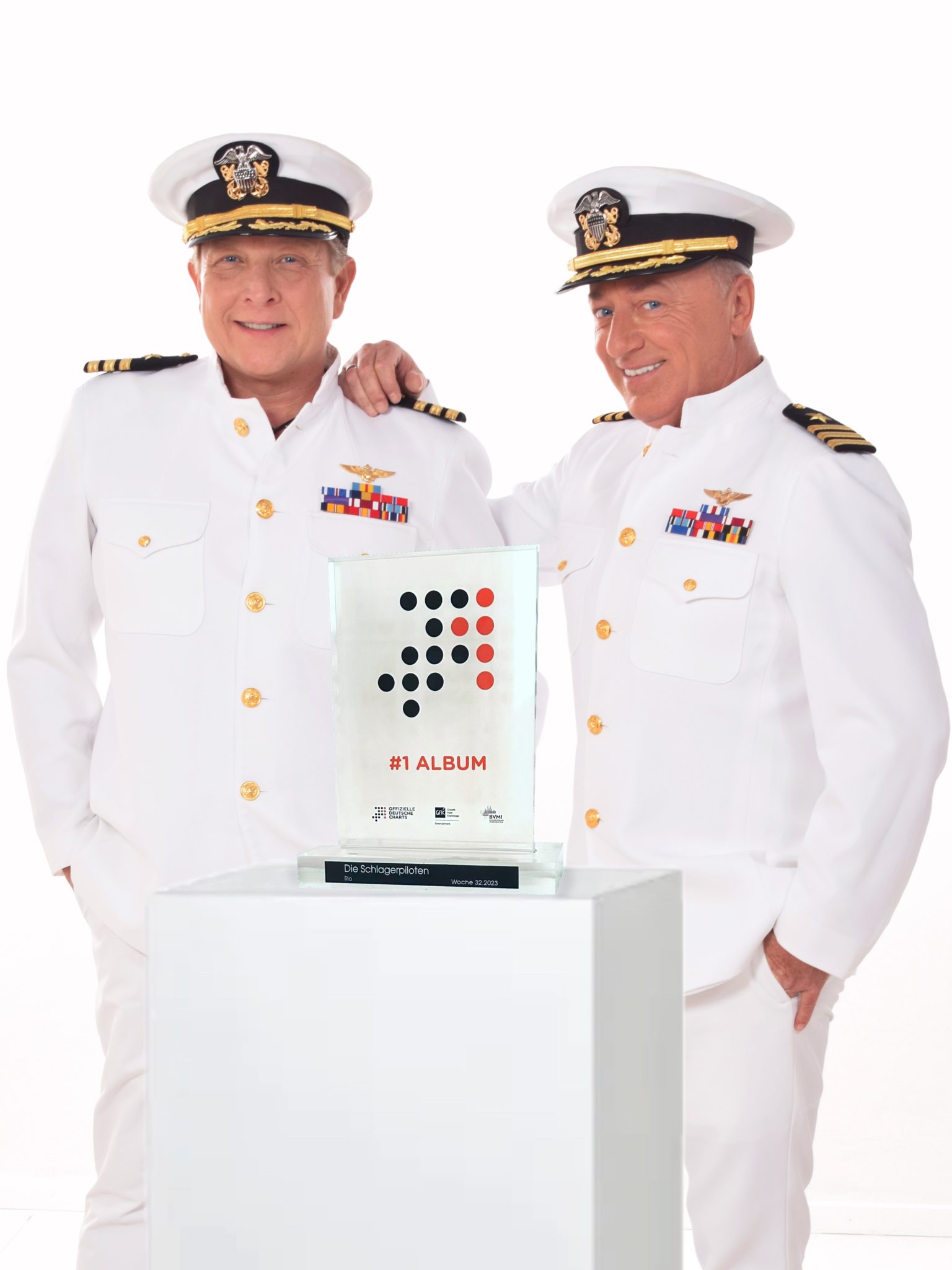 „OFFIZIELLE DEUTSCHE CHARTS“ (Gfk Entertainment) Die Schlagerpiloten ...