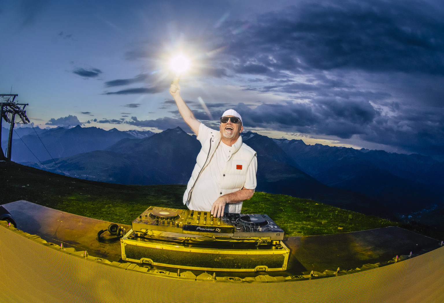 DJ ÖTZI DJ Ötzi präsentiert „MOUNTAIN MANIA – Après-Ski wie nie!“! – Smago